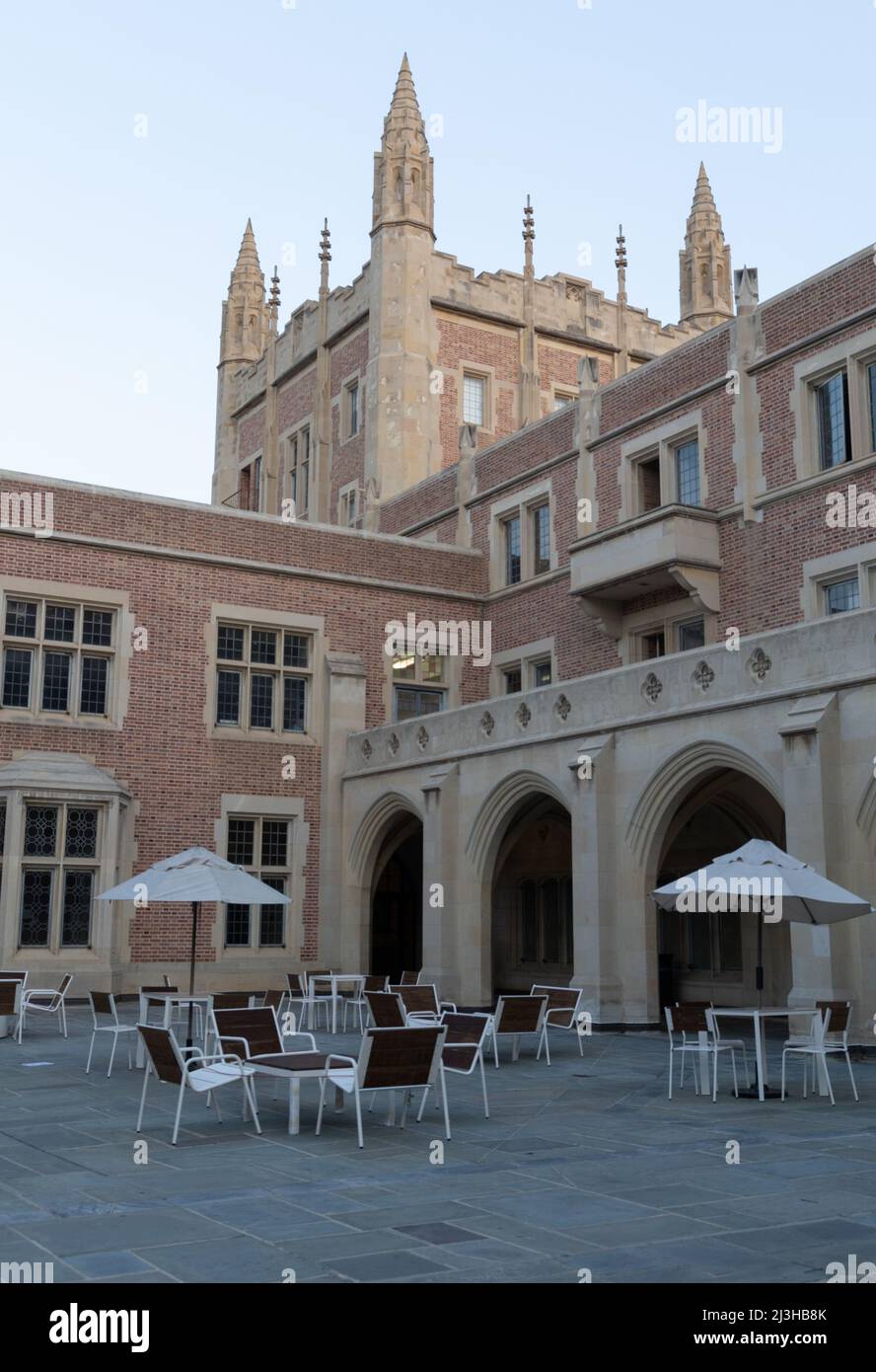 Academic building on the campus of UCLA Stock Photo - Alamy