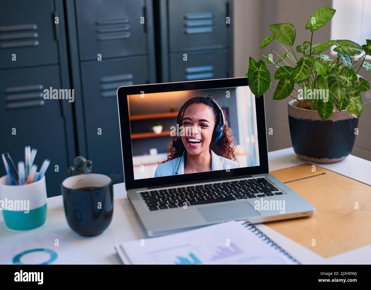 Hybrid work hi-res stock photography and images - Alamy