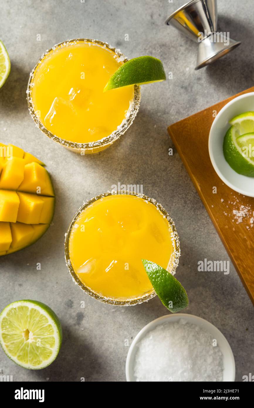 Frozen mango margaritas hi-res stock photography and images - Alamy