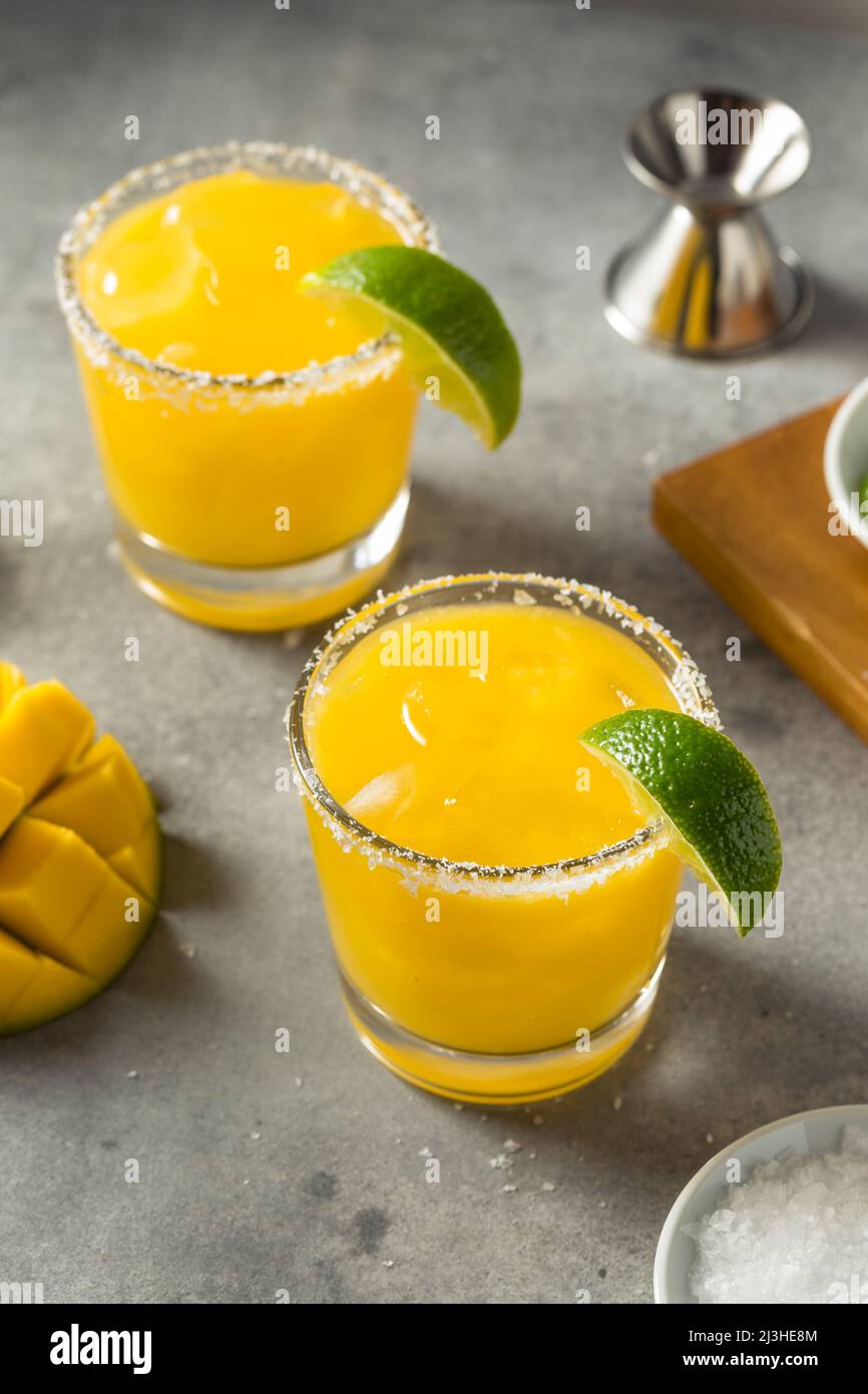 Frozen mango margaritas hi-res stock photography and images - Alamy