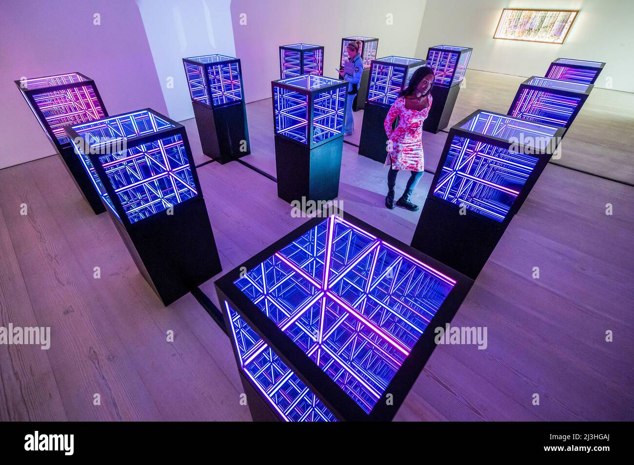 London, UK. 8th Apr, 2022. ‘Lightfield' - an array of twelve ...