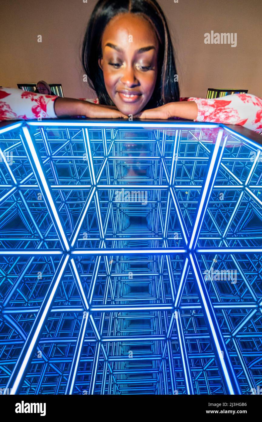 London, UK. 8th Apr, 2022. ‘Lightfield' - an array of twelve ...