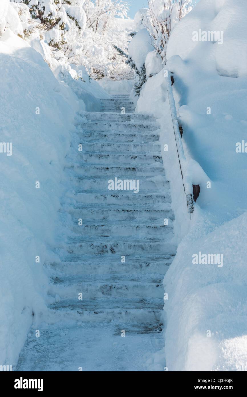 Ice clad stairs hi-res stock photography and images - Alamy