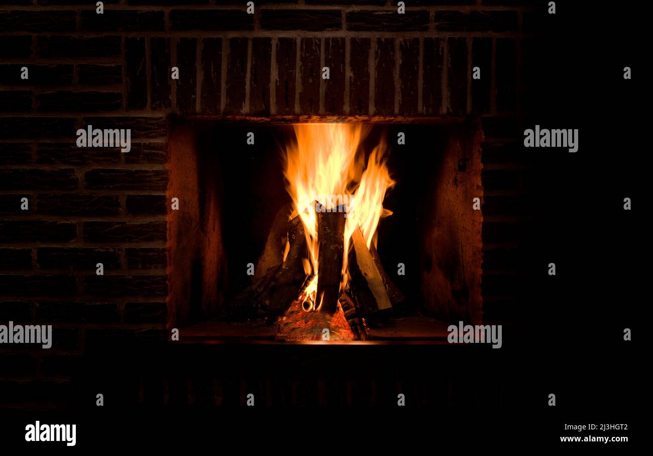 Open fireplace hi-res stock photography and images - Alamy