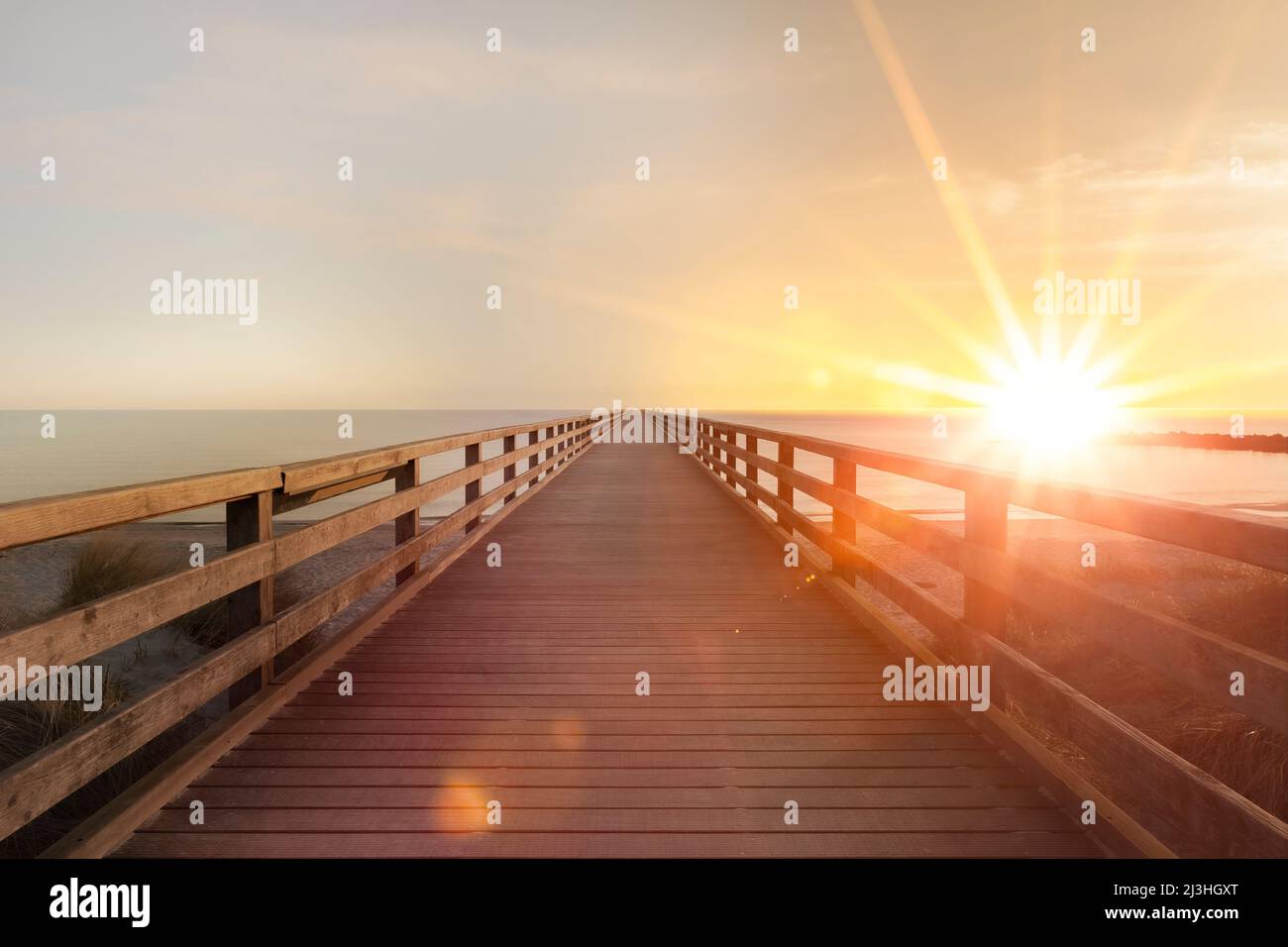 Timber wooden jetty hi-res stock photography and images - Alamy