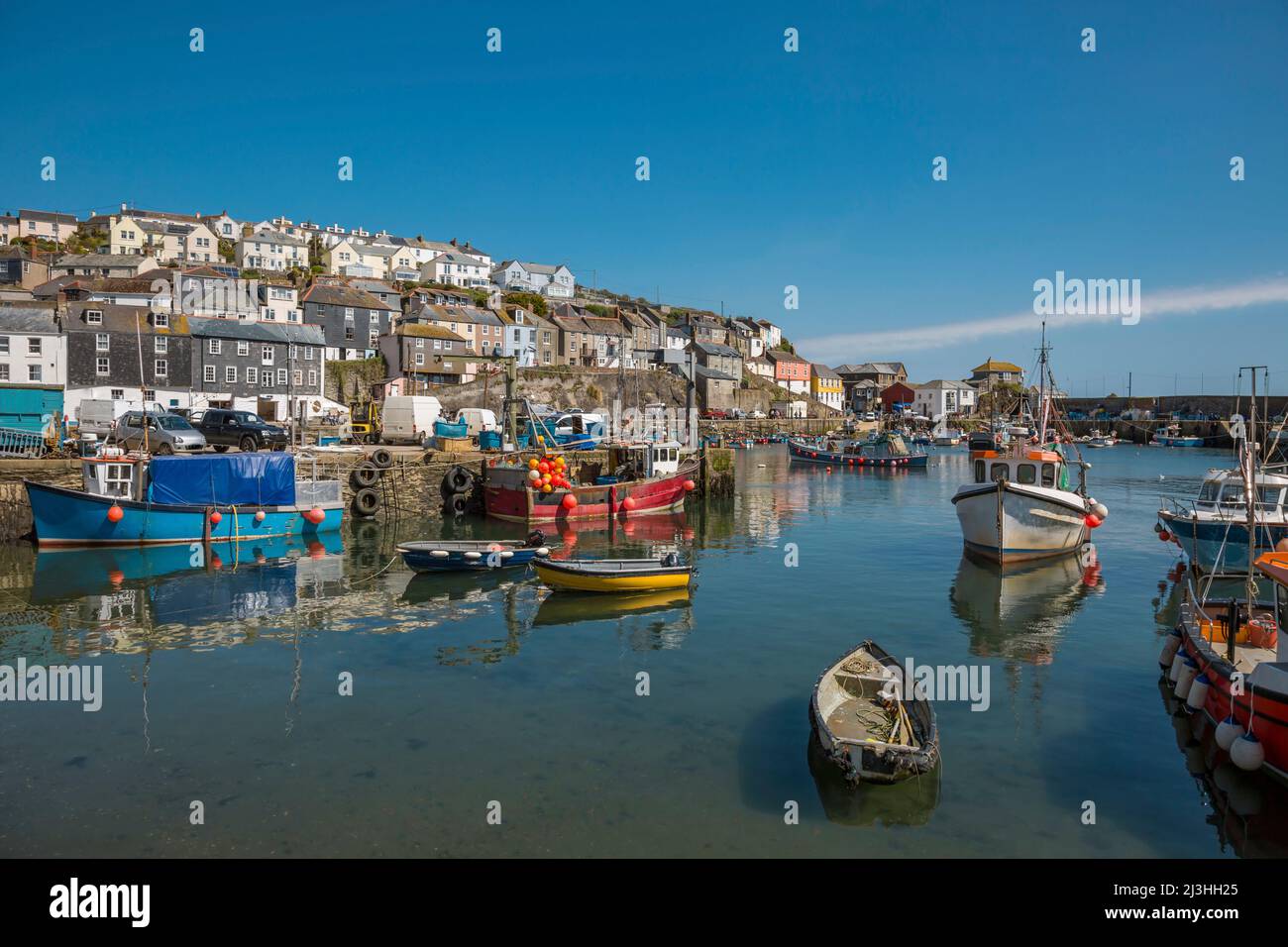 Old fishing port in cornwall hi-res stock photography and images - Alamy
