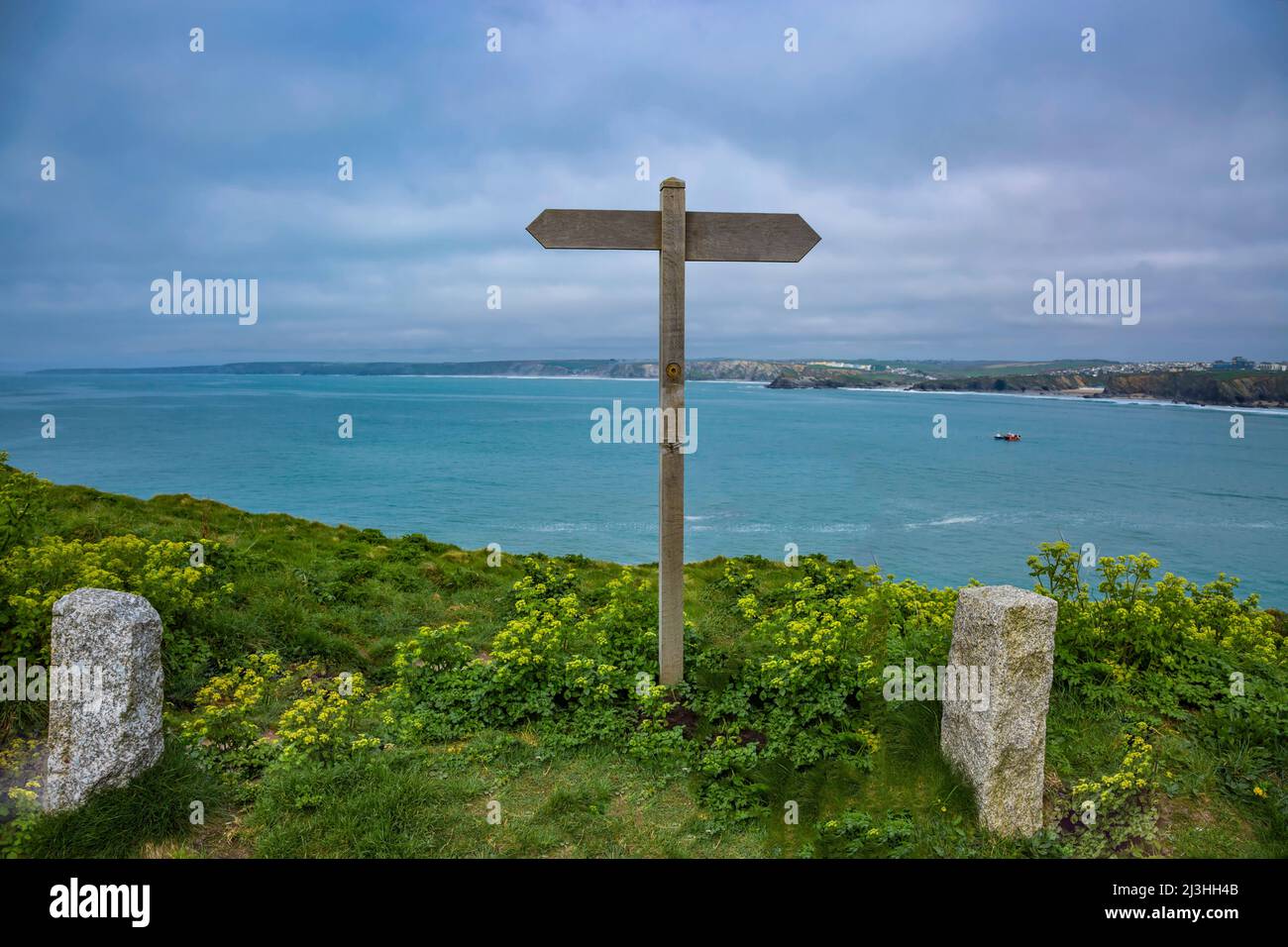 Wooden signpost with arrows in two directions Stock Photo - Alamy