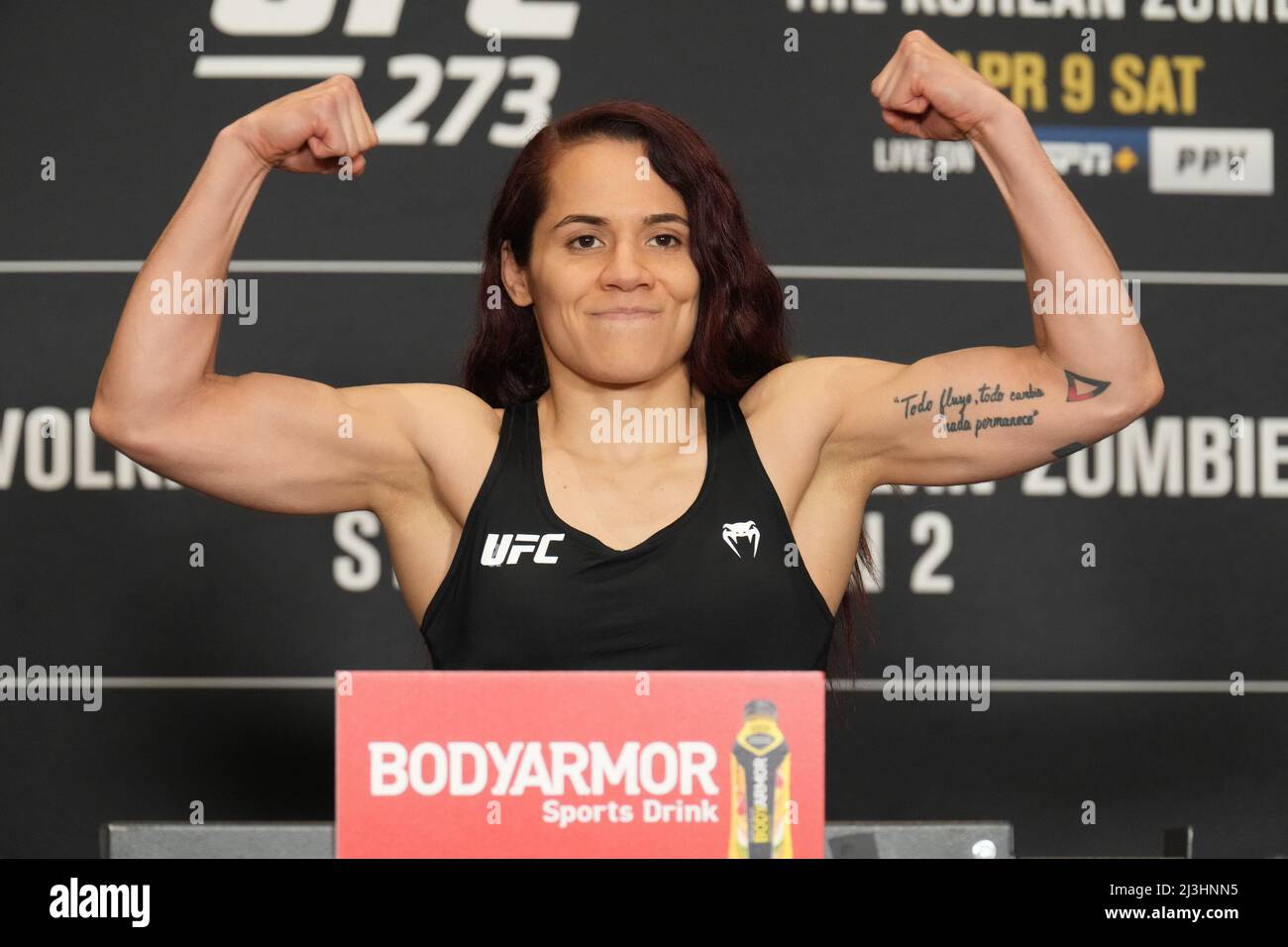 Hyatt regency riverfront hi-res stock photography and images - Alamy