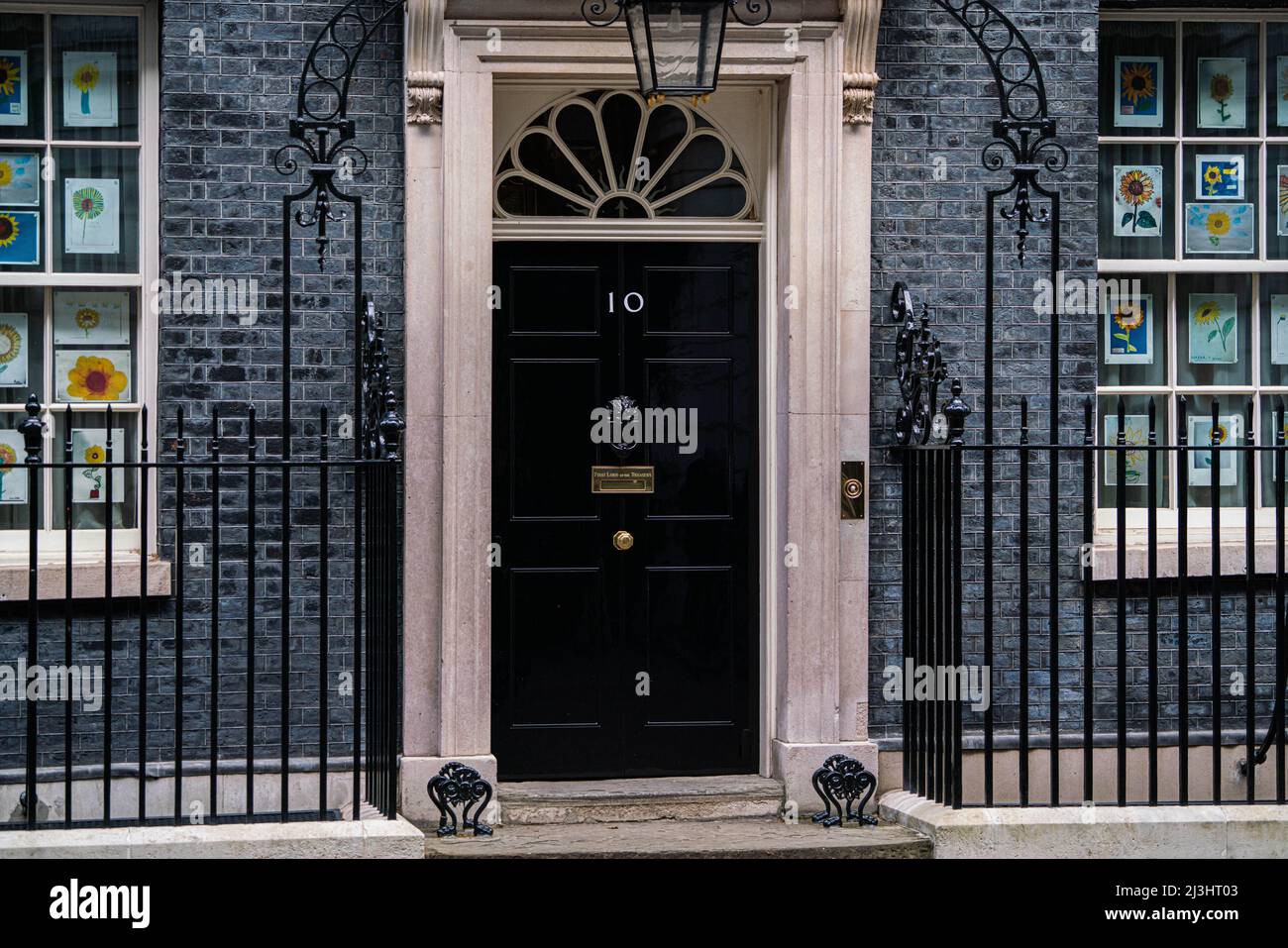 Entrance british prime ministers office hi-res stock photography and ...