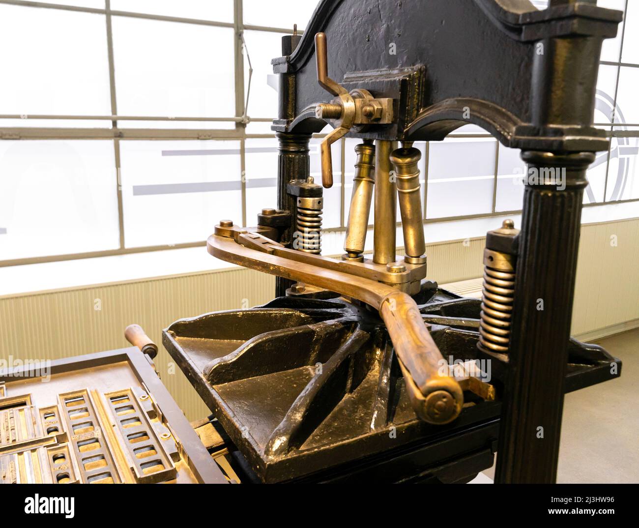 18th century printing press hi-res stock photography and images - Alamy