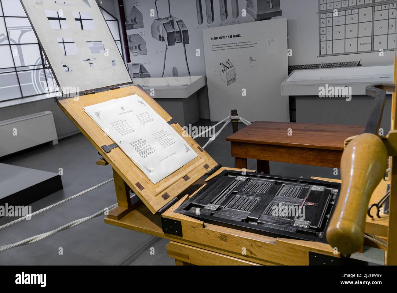 18th century printing press hi-res stock photography and images - Alamy