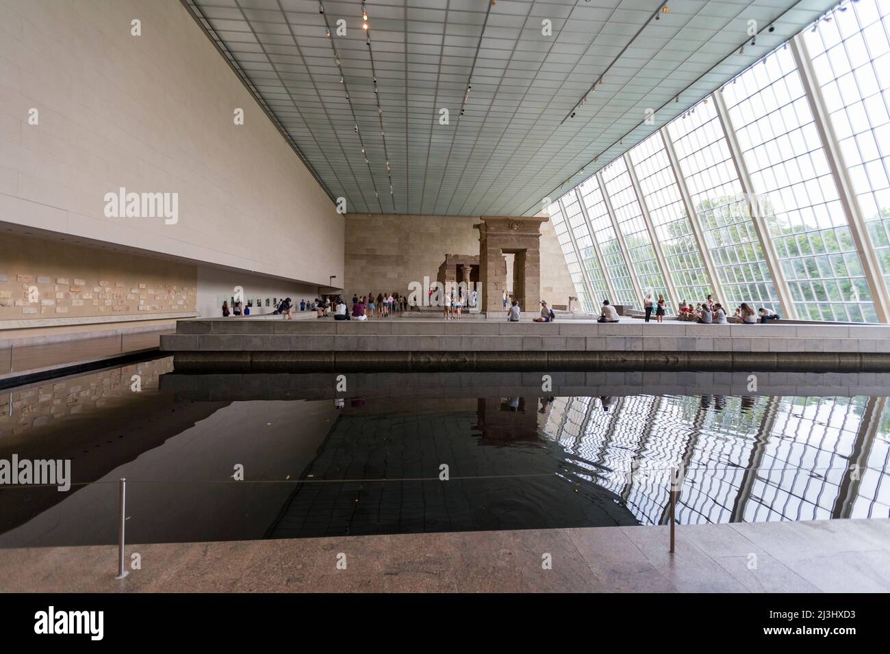 Inside metropolitan museum hi-res stock photography and images - Alamy
