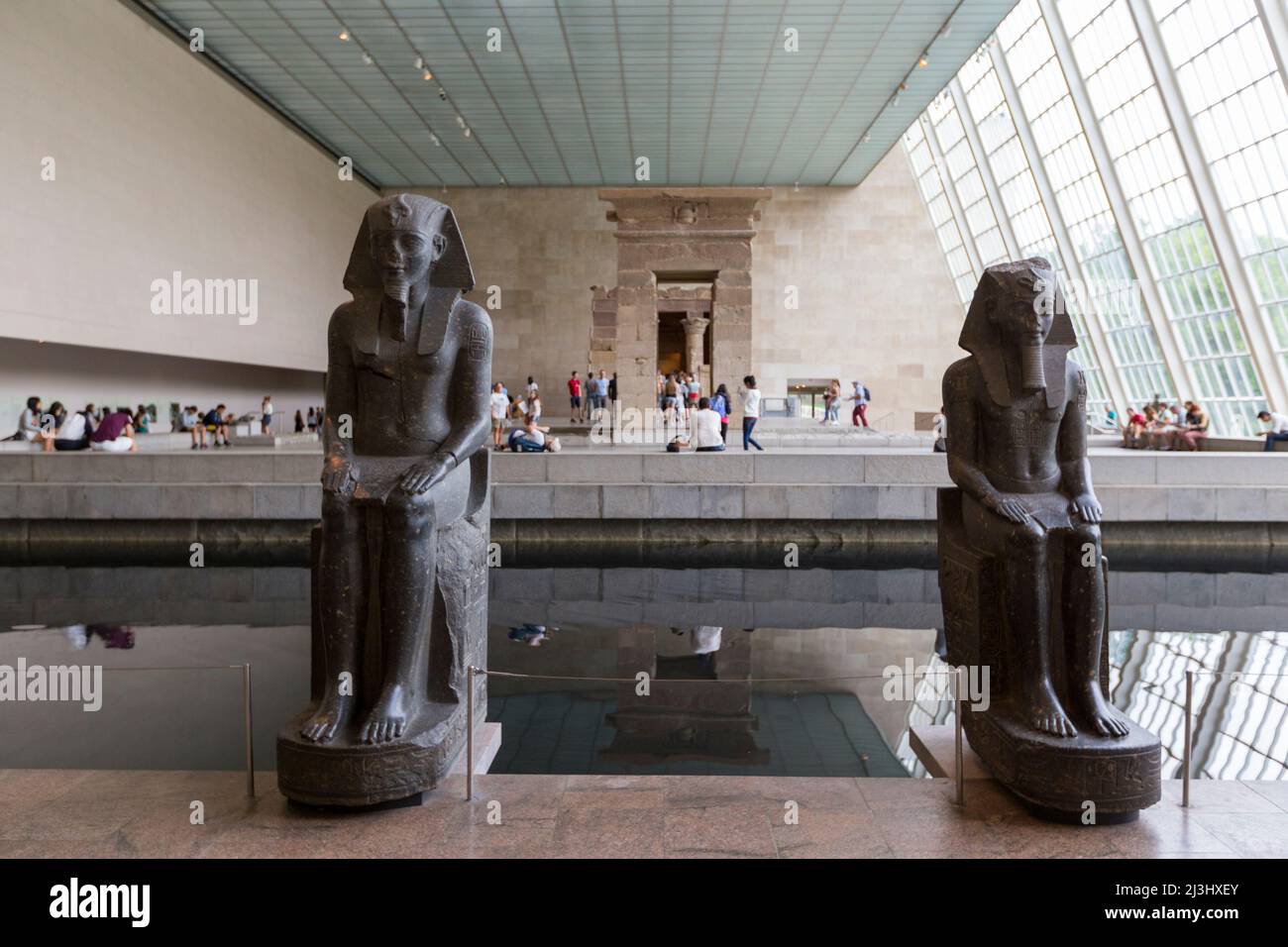 Inside the metropolitan museum of art hi-res stock photography and ...
