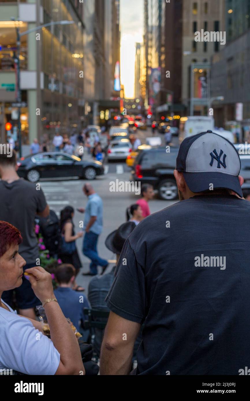 6TH AVE/W41ST ST, New York City, NY, USA, Manhattanhenge in New York ...