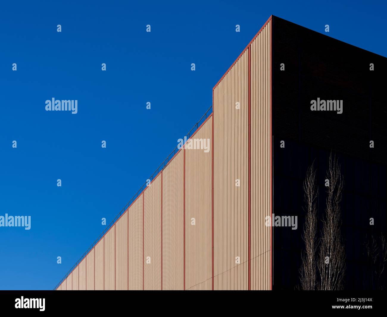 Red and blue building hi-res stock photography and images - Alamy