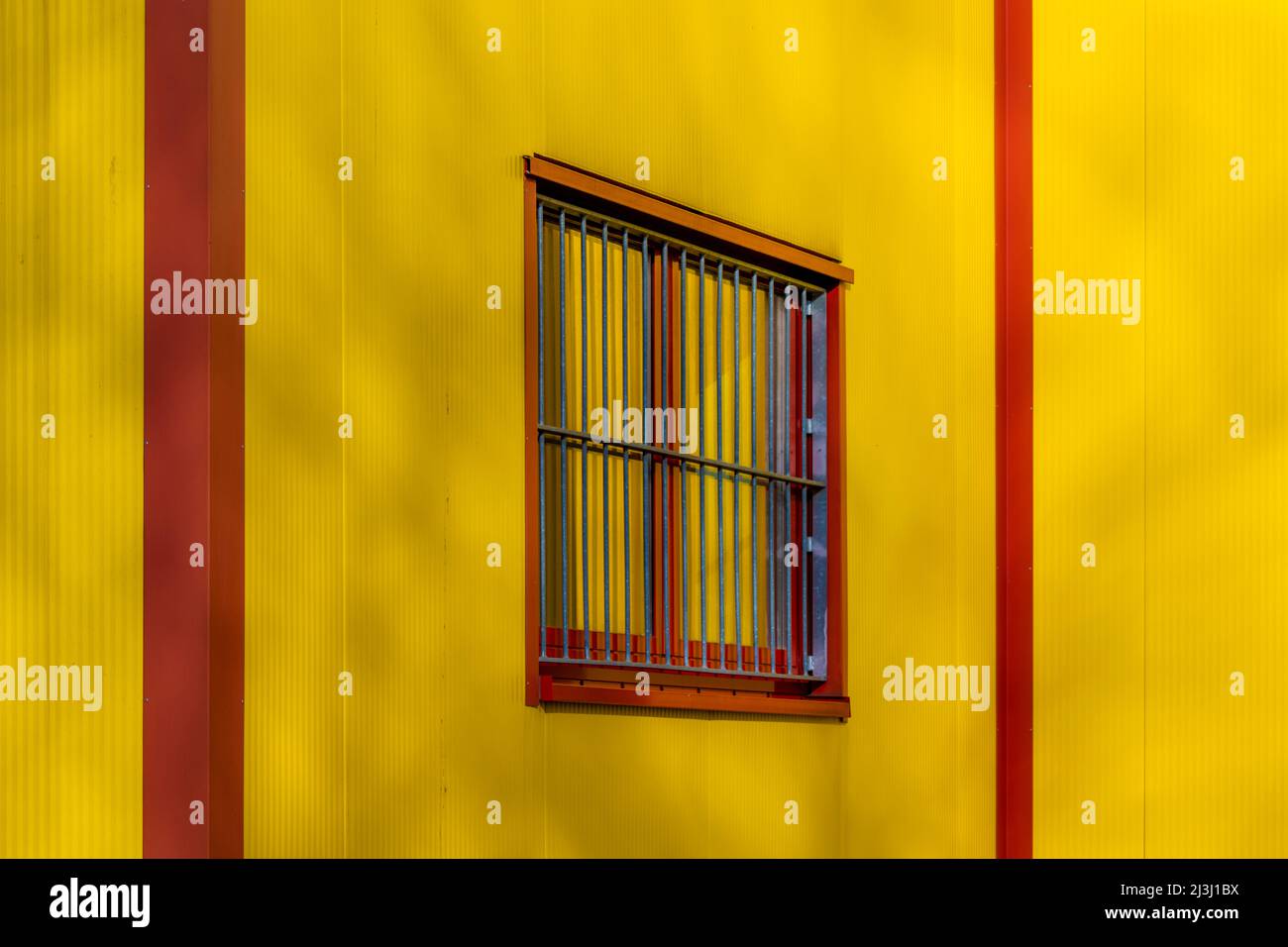Yellow window frames hi-res stock photography and images - Alamy