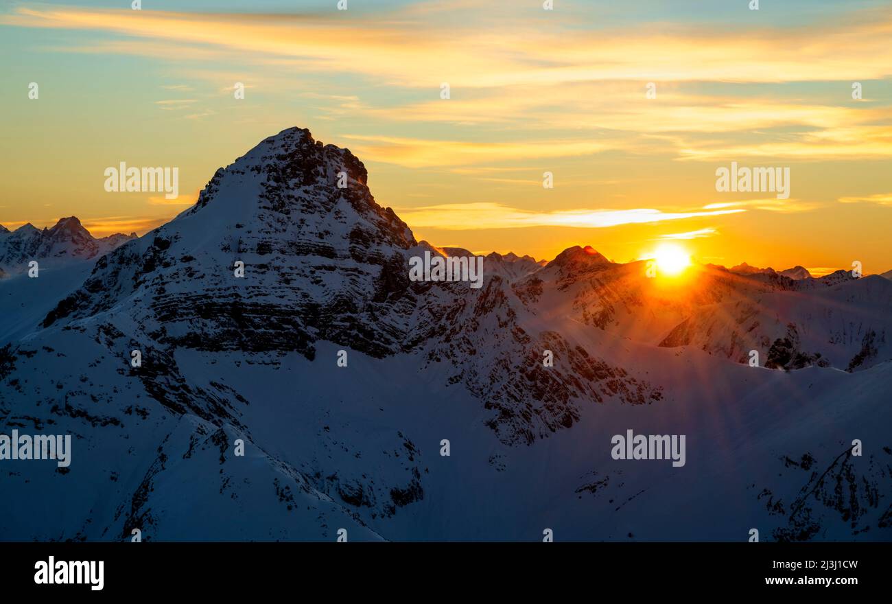 Beautiful sunset colours in the sky hi-res stock photography and images ...