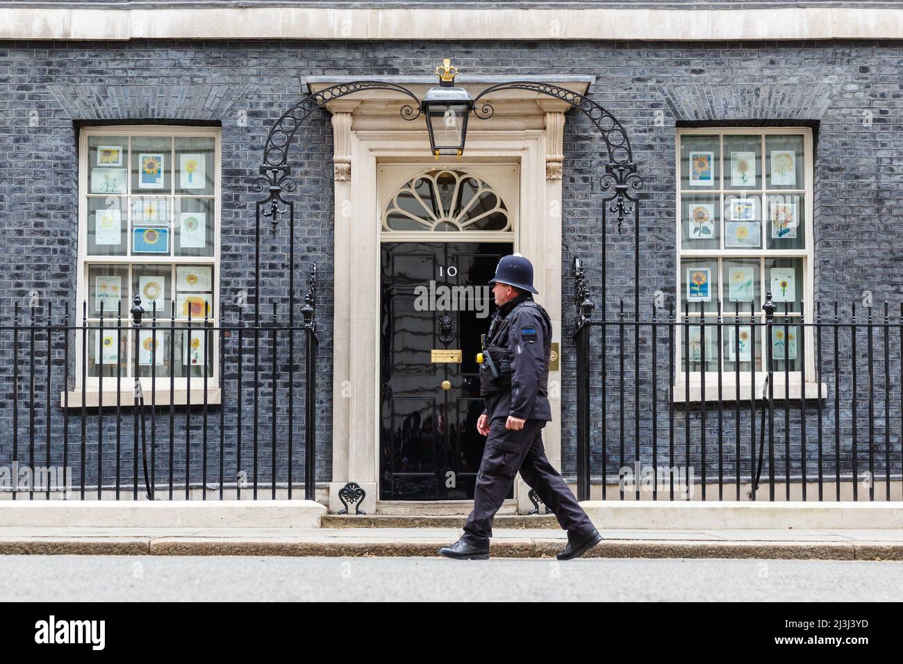 The front door number 10 downing street hi-res stock photography and ...
