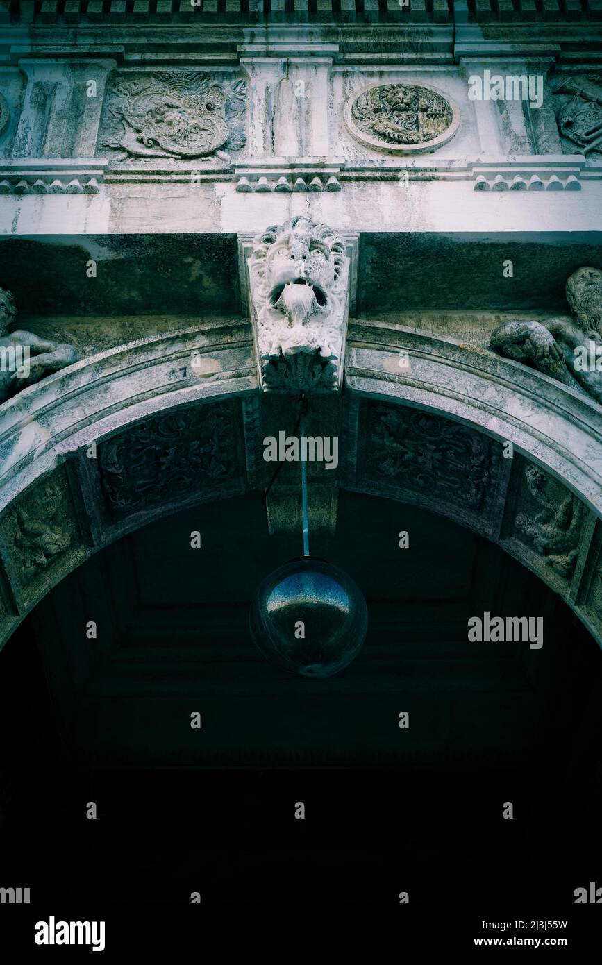 Old passageway stone arch hi-res stock photography and images - Alamy