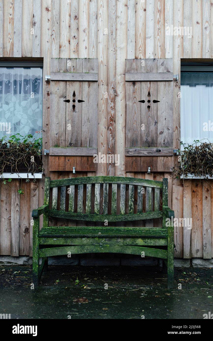 Bench in front of house hi-res stock photography and images - Alamy