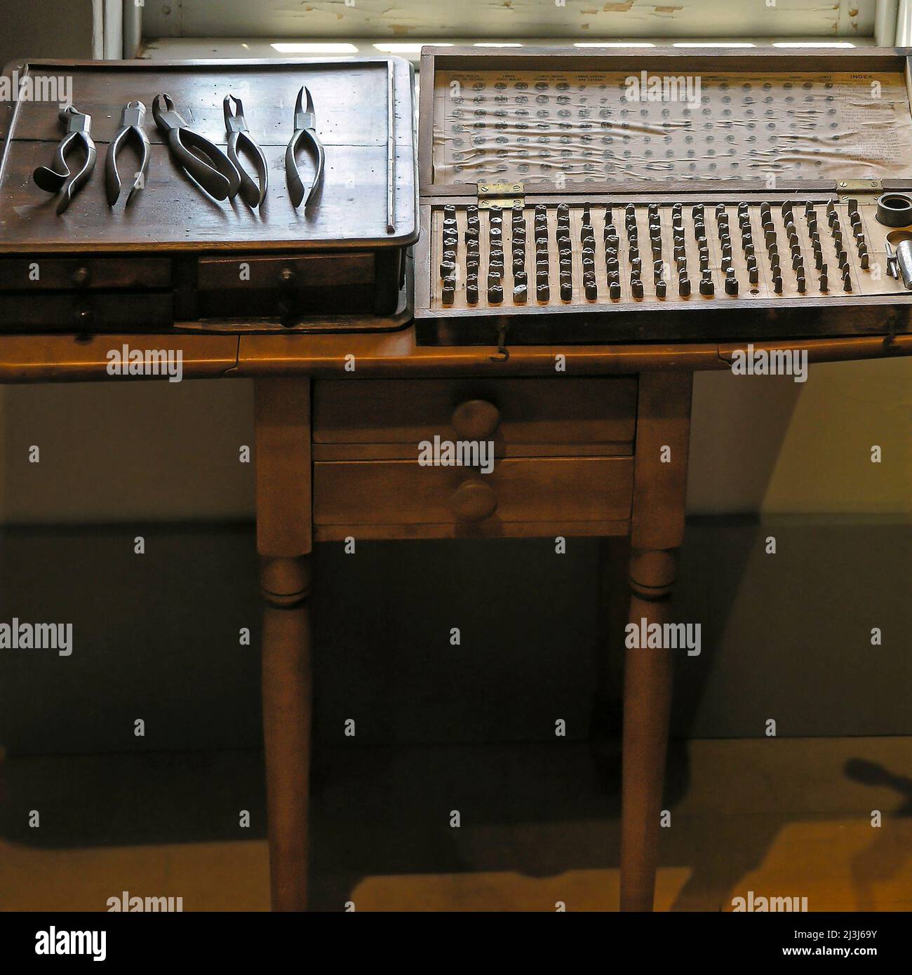 Antique dental instruments on table hi-res stock photography and images ...