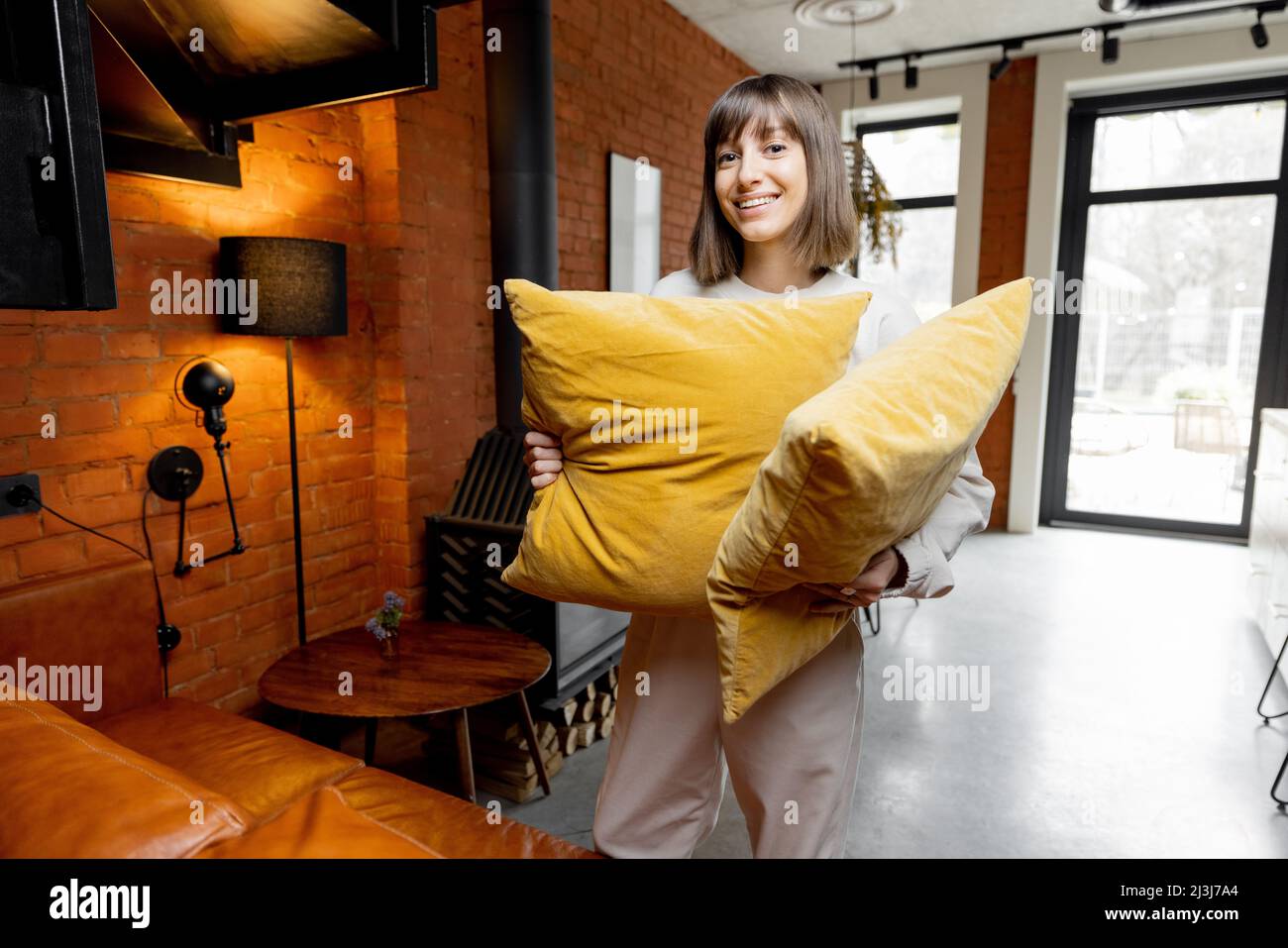 Woman doing household chores hi-res stock photography and images - Alamy