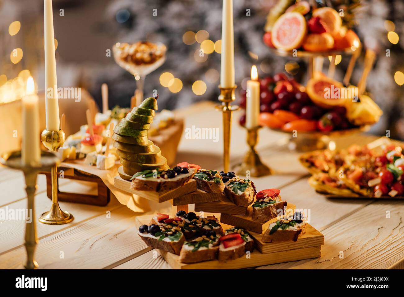 Gala dinner tables hi-res stock photography and images - Alamy