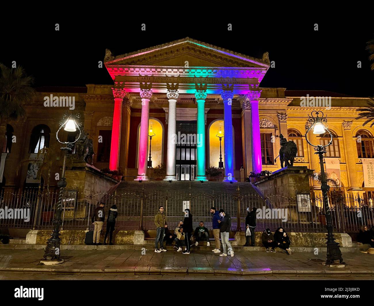 War lighting hi-res stock photography and images - Alamy