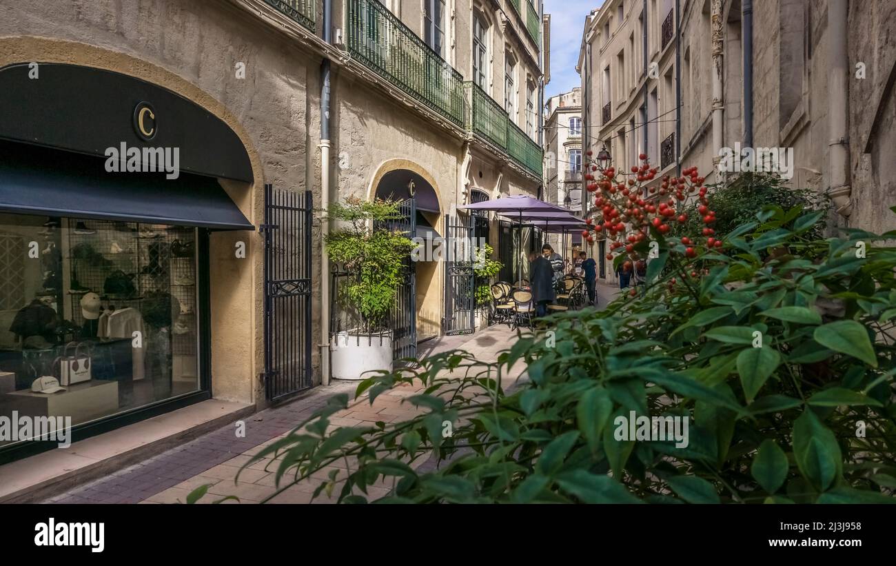Small alley in Montpellier Stock Photo - Alamy