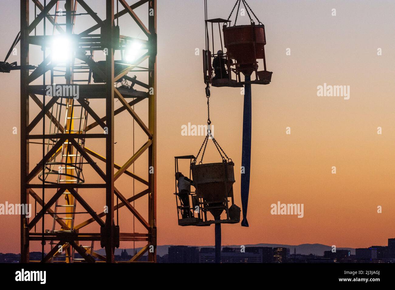 Crane concrete bucket hi-res stock photography and images - Alamy