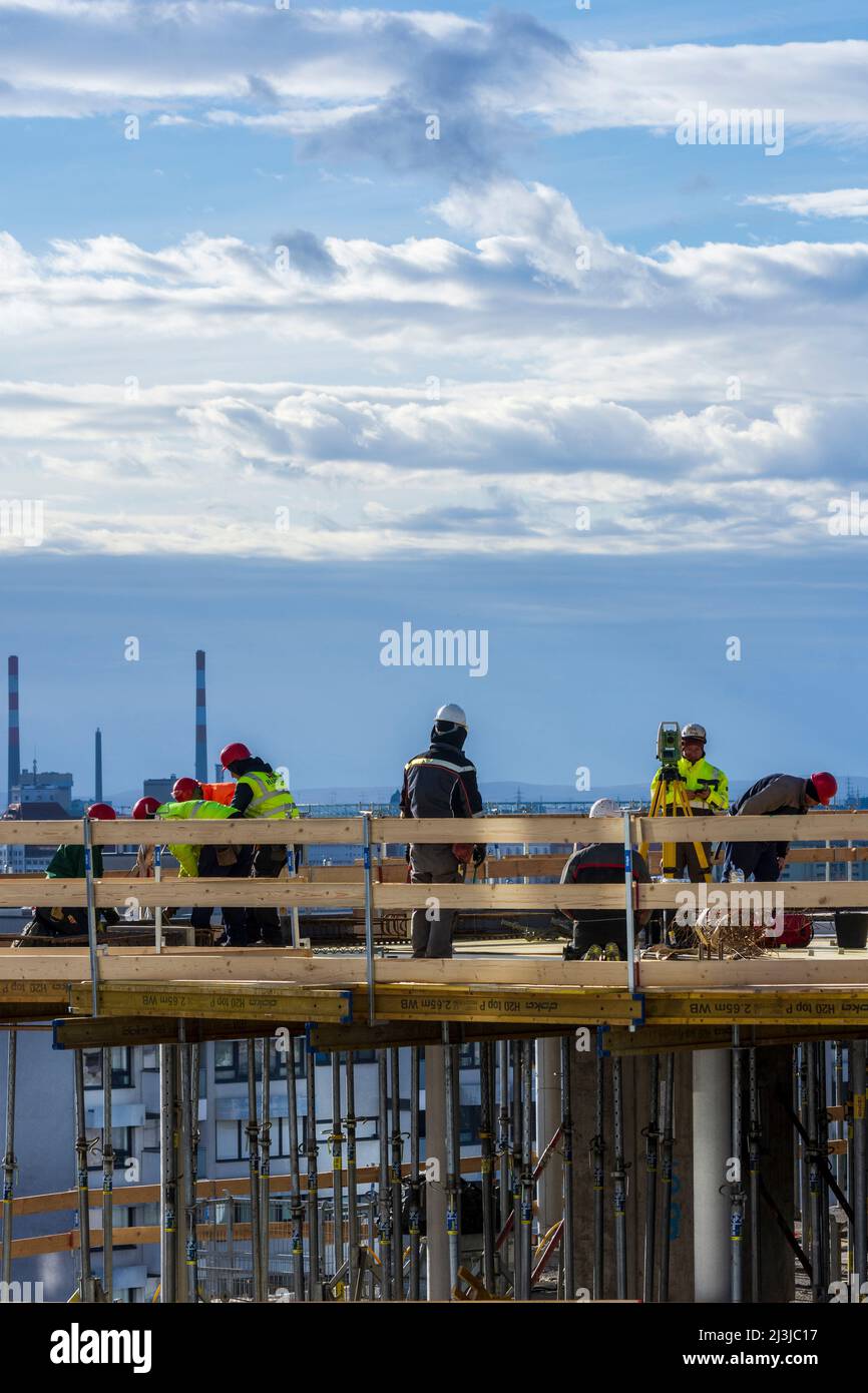 Construction workers standing hi-res stock photography and images - Alamy