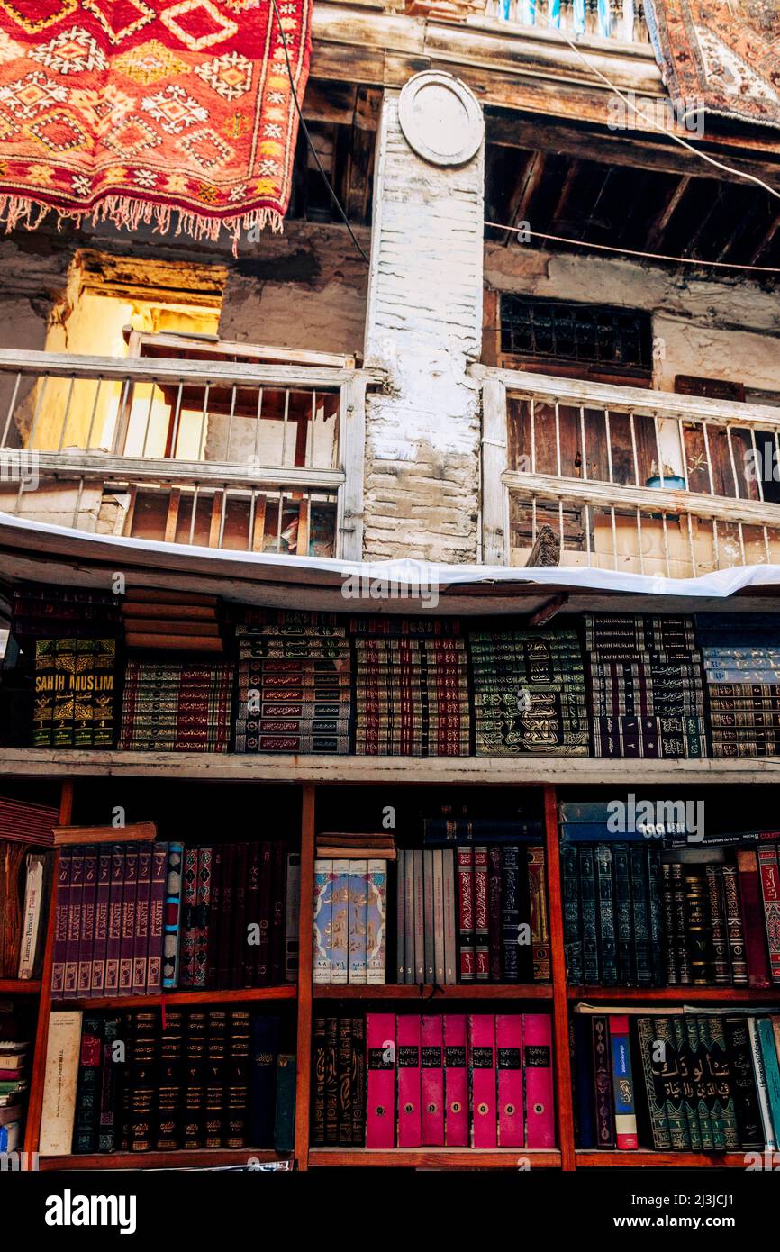 Courtyard books hi-res stock photography and images - Alamy