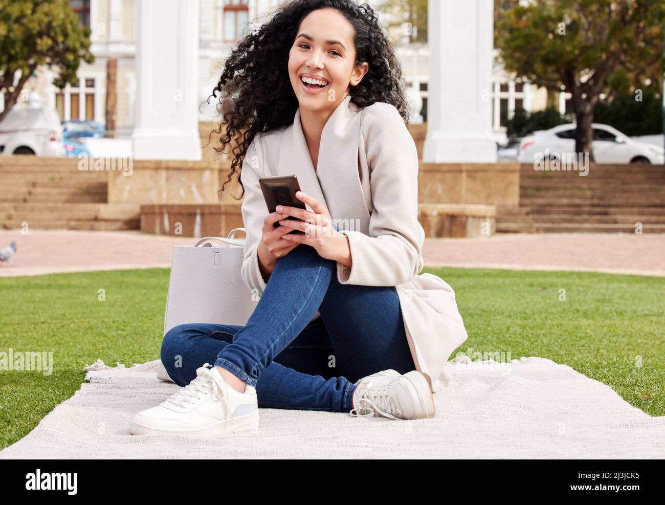 College student texting and reading hi-res stock photography and images ...
