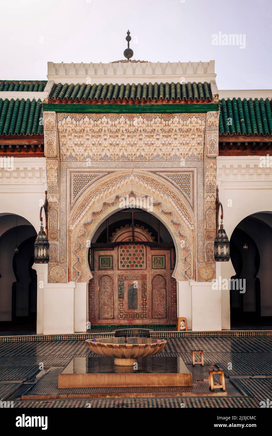Old medina fez archway hi-res stock photography and images - Alamy