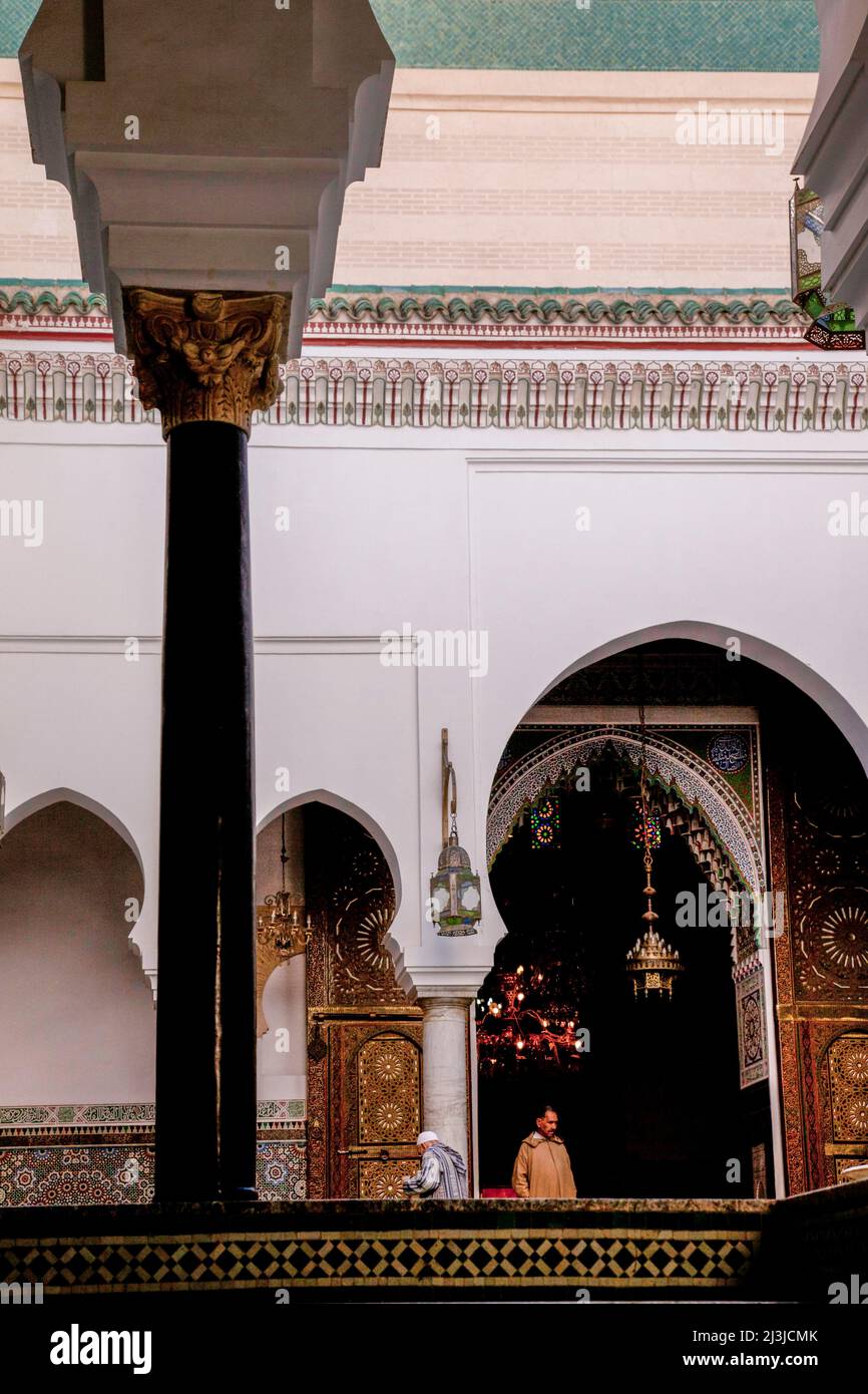 Old medina fez archway hi-res stock photography and images - Alamy