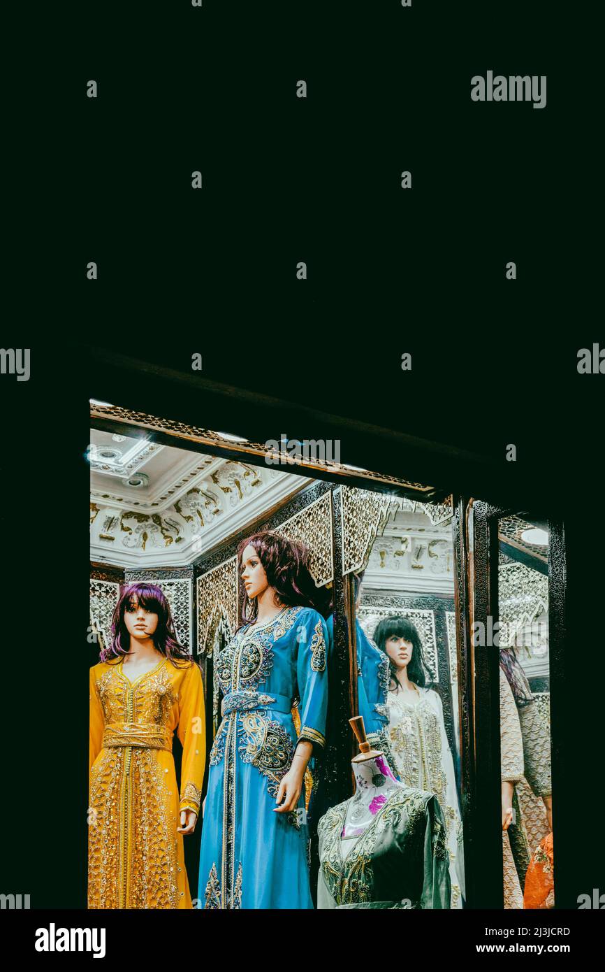 Traditional clothes typical bali hi-res stock photography and images ...