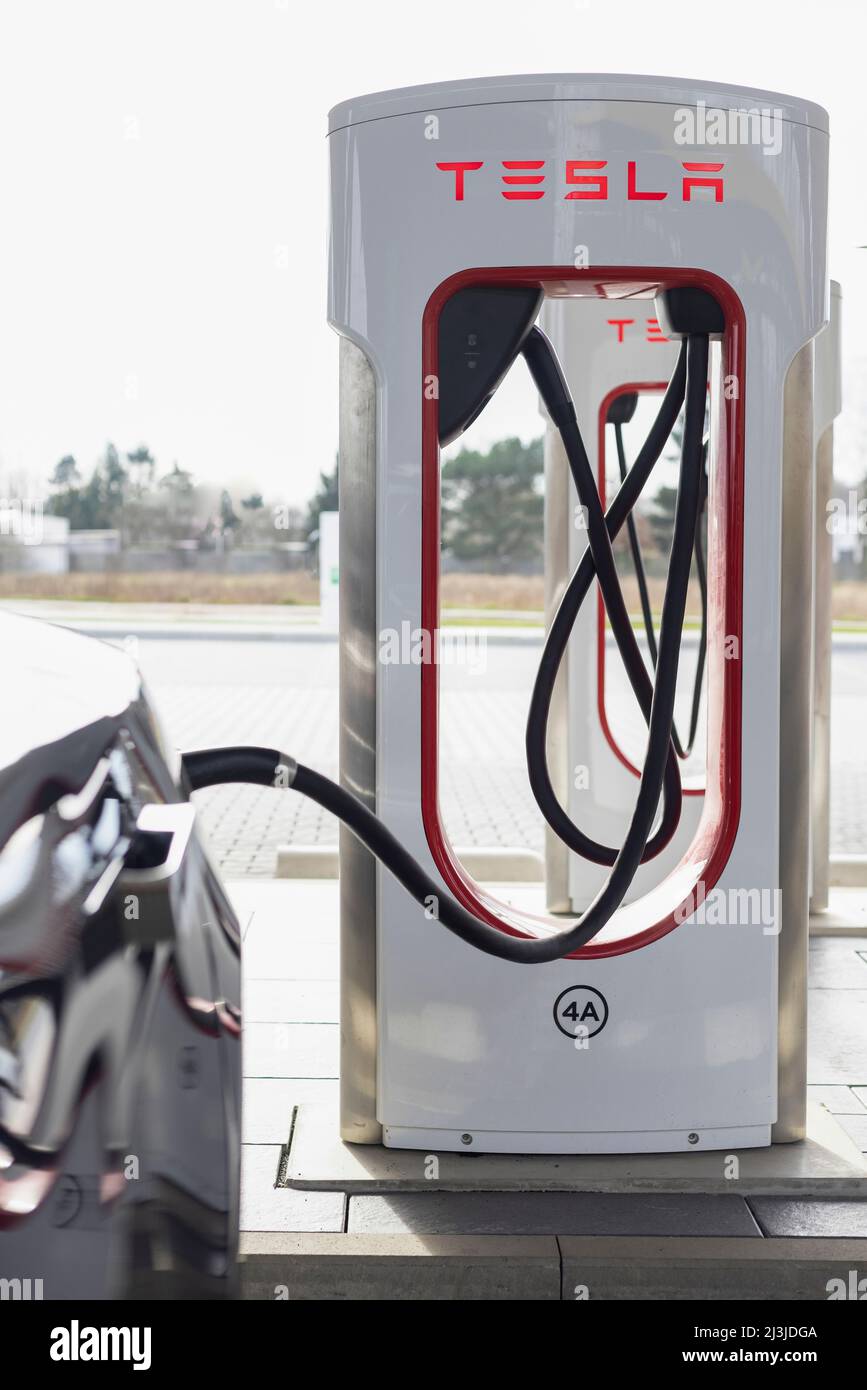 Fast charging column hi-res stock photography and images - Alamy