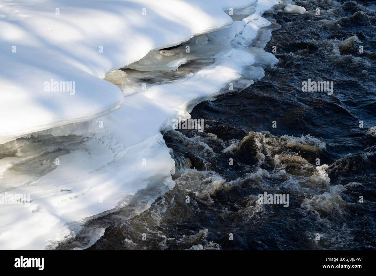 Breaking ice shelf hi-res stock photography and images - Alamy