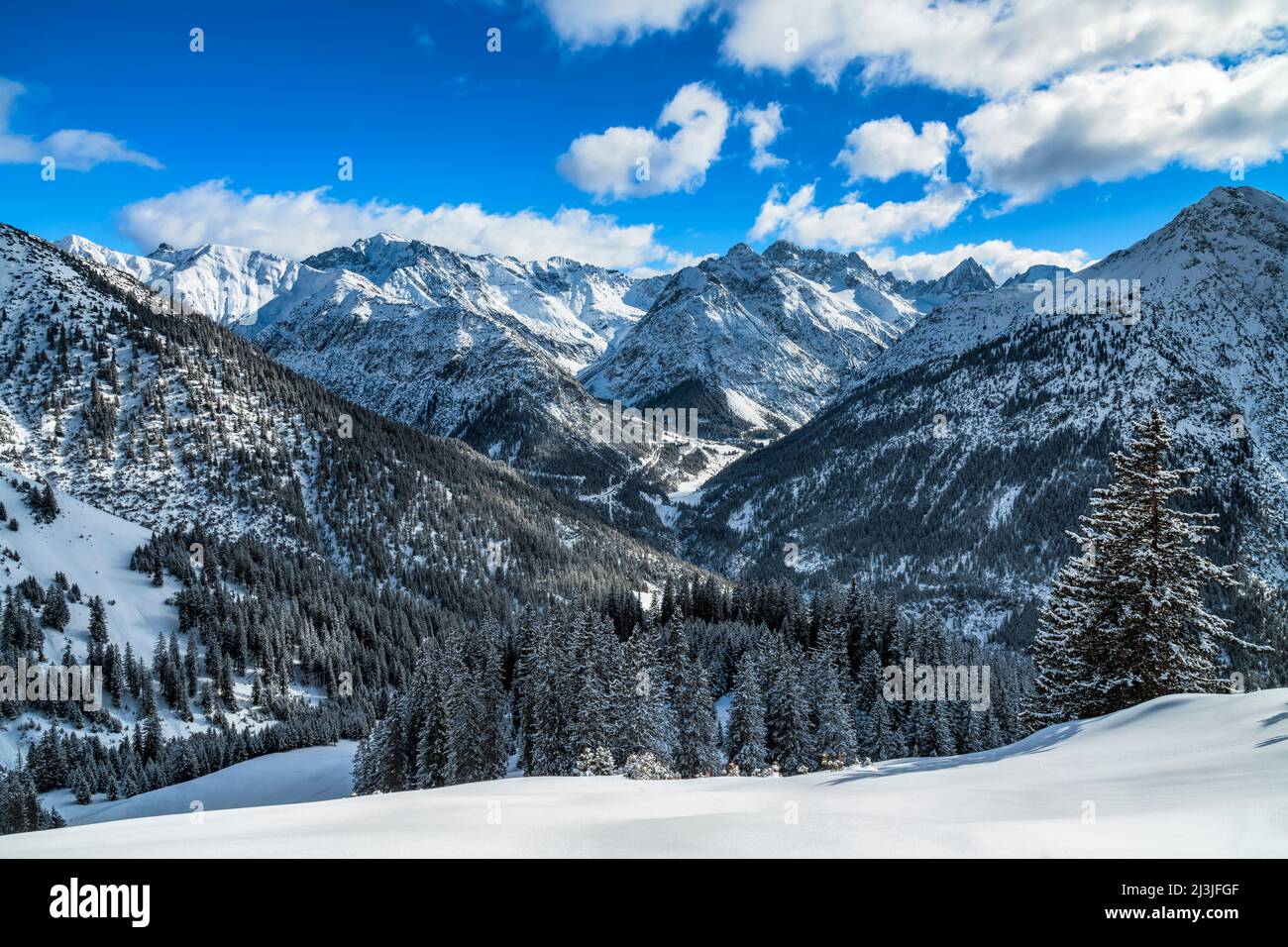 Pretty tyrolean village hi-res stock photography and images - Alamy