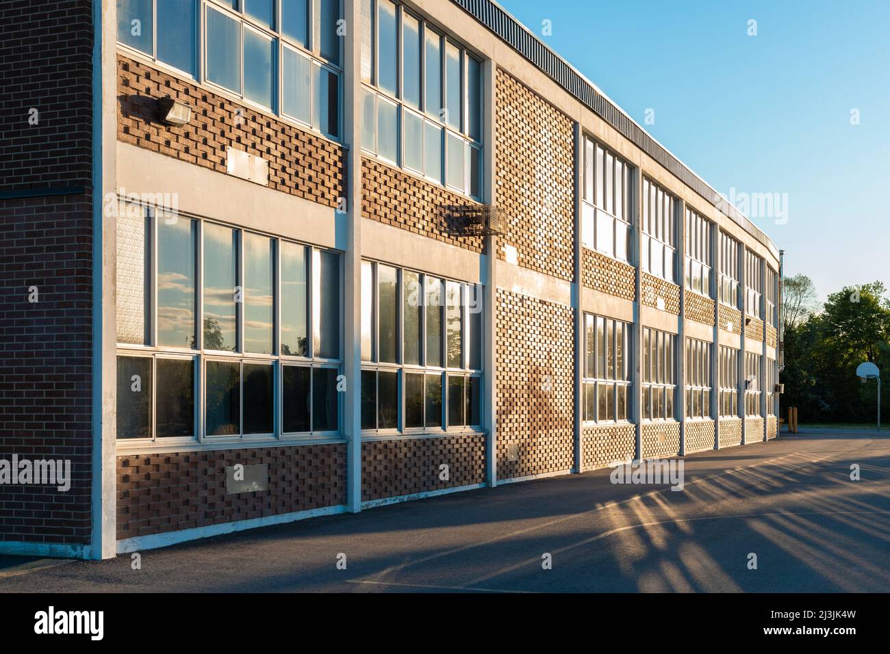 Students in school yard hi-res stock photography and images - Alamy
