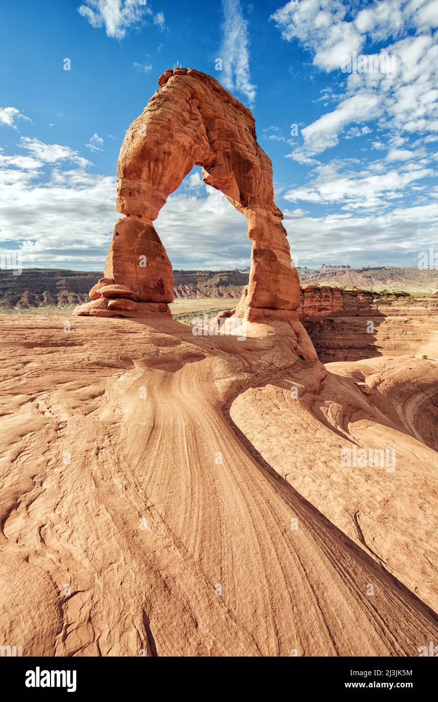 Delicate Arch, iconic self-standing arch at Arches National Park, Utah ...