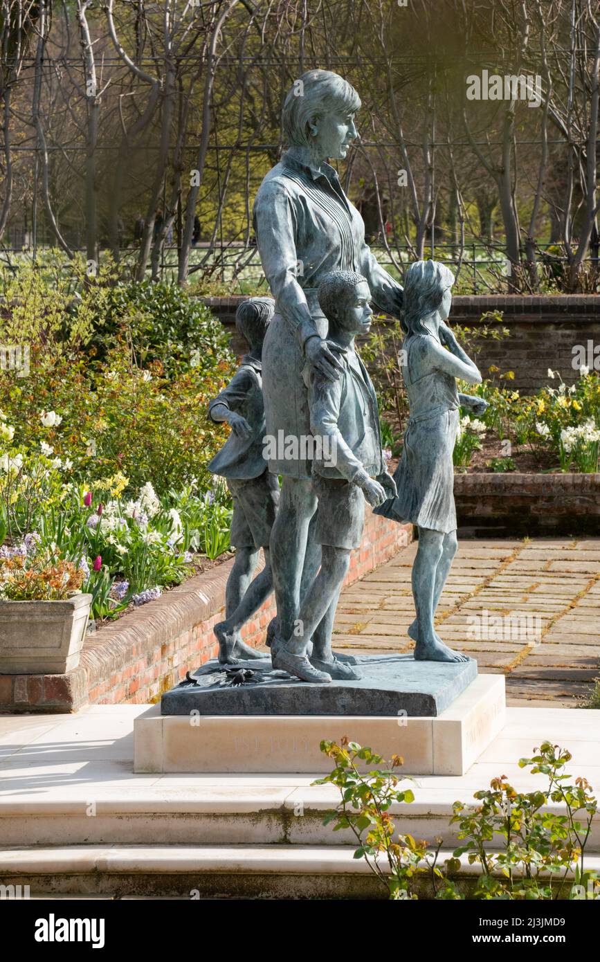 Princess Diana Memorial Garden, kensington palace, statue of the ...