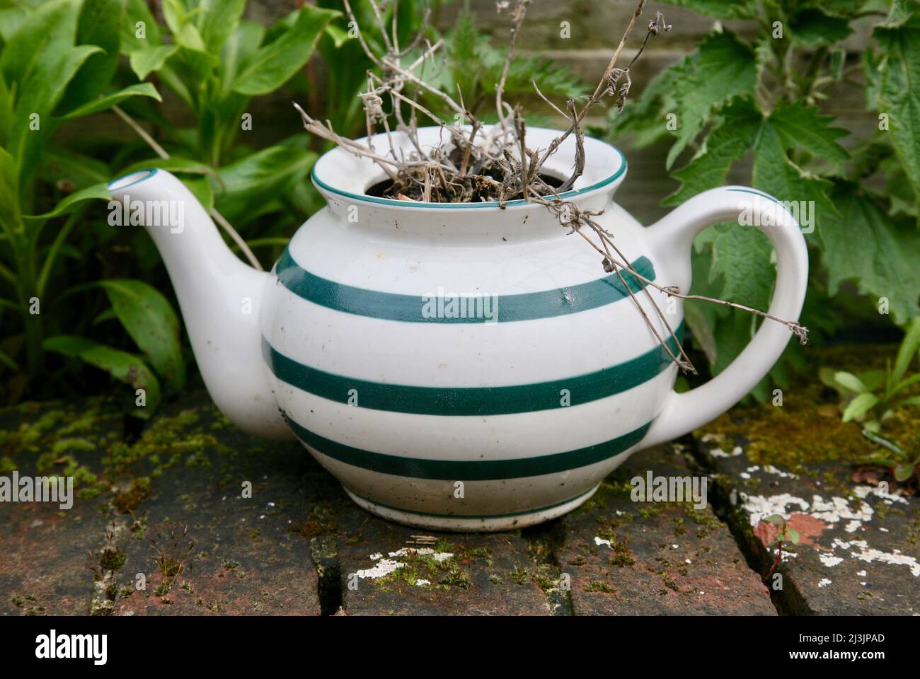 Firing pot hi-res stock photography and images - Alamy