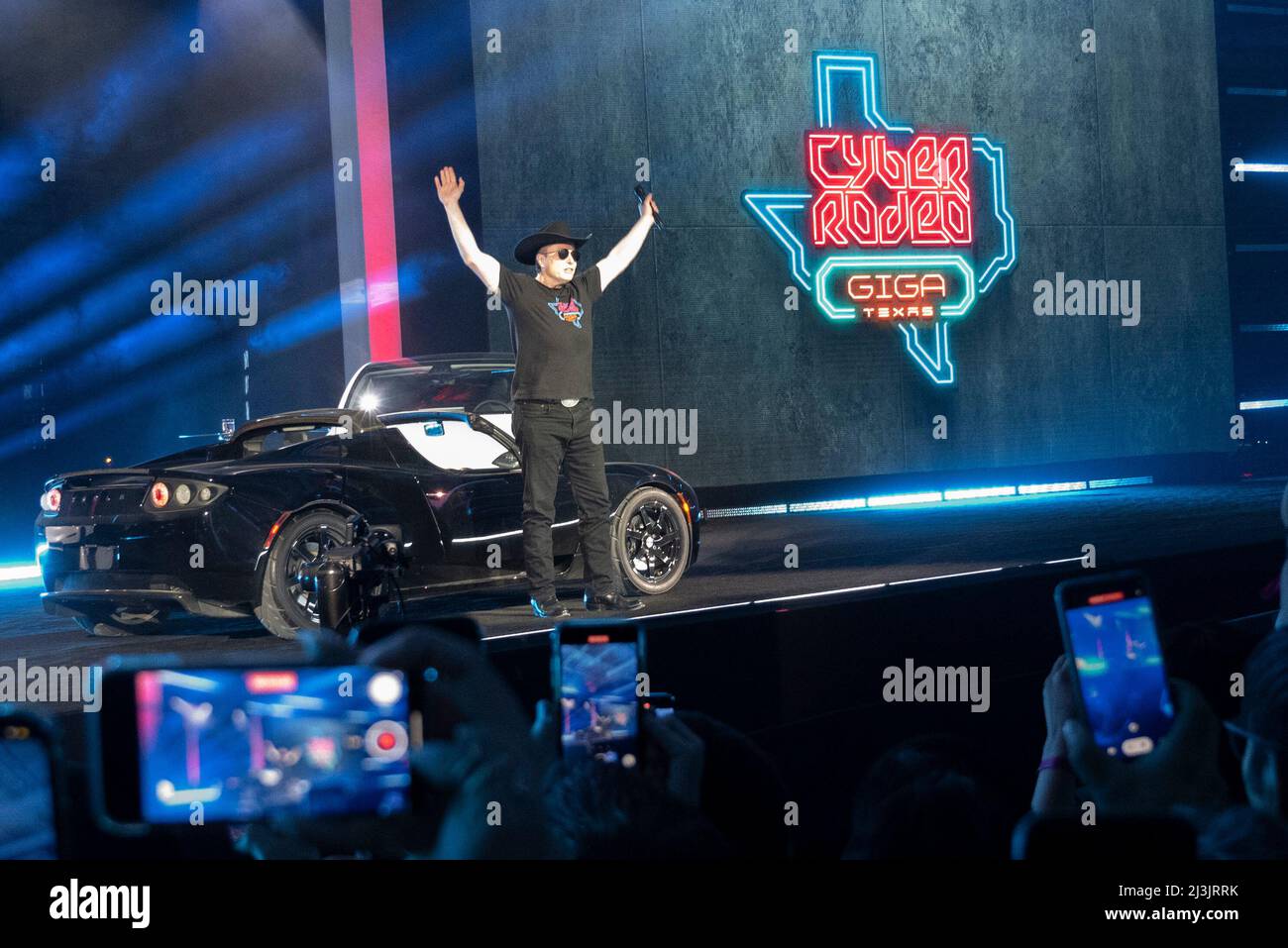 Austin, Texas, USA. 7th Apr, 2022. Tesla CEO ELON MUSK addresses the ...