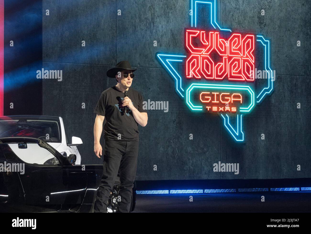 Austin, Texas, USA. 7th Apr, 2022. Tesla CEO ELON MUSK addresses the ...