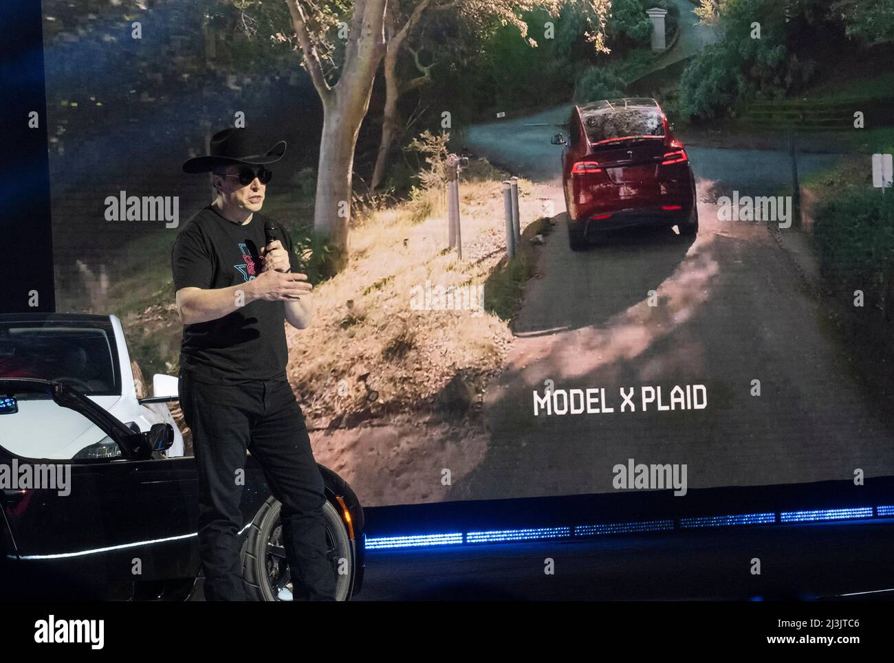 Austin, Texas, USA. 7th Apr, 2022. Tesla CEO ELON MUSK addresses the ...
