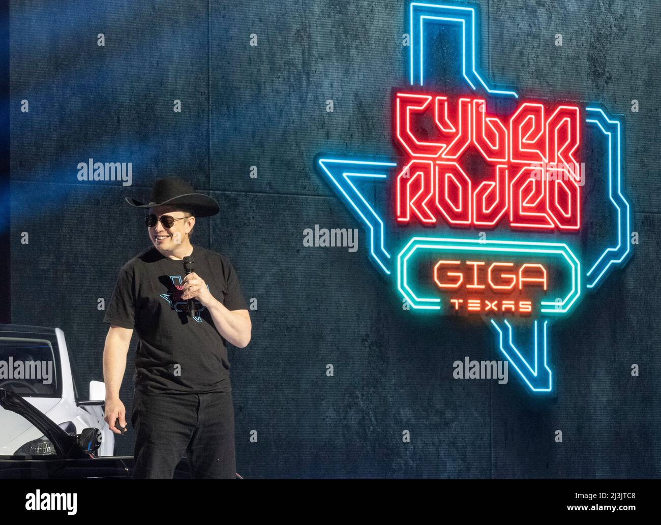 Austin, Texas, USA. 7th Apr, 2022. Tesla CEO ELON MUSK addresses the ...