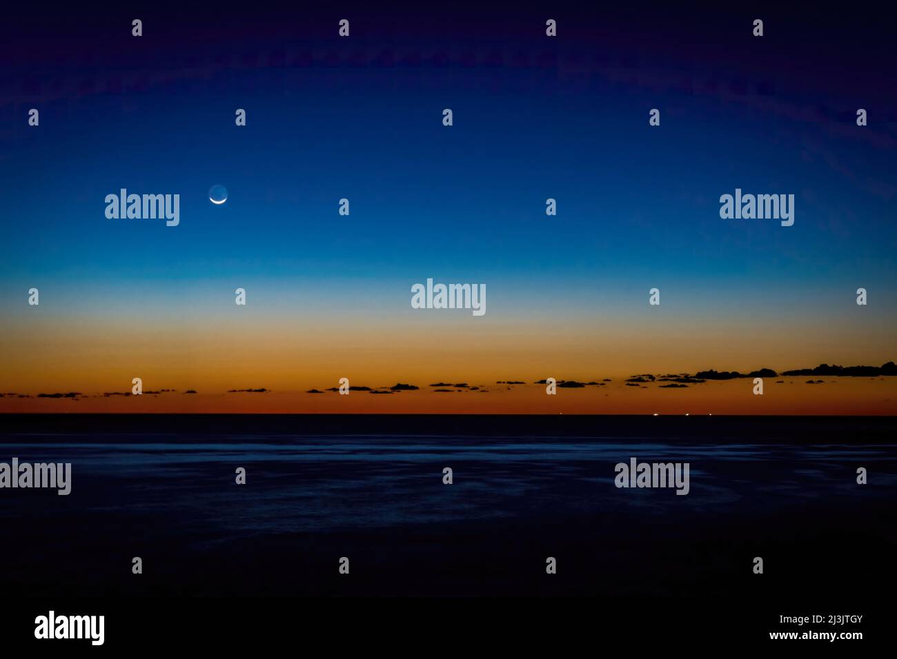 Moon over the sea hi-res stock photography and images - Alamy