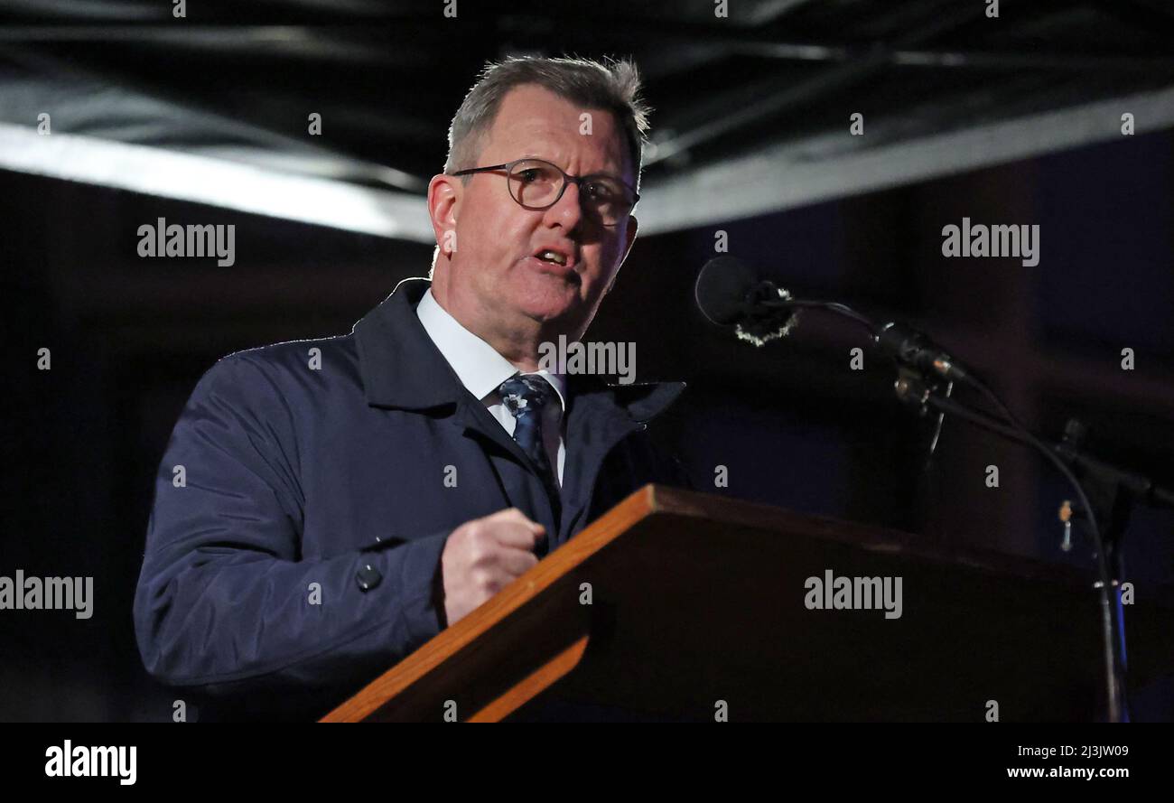 Sir jeffrey donaldson lurgan hi-res stock photography and images - Alamy