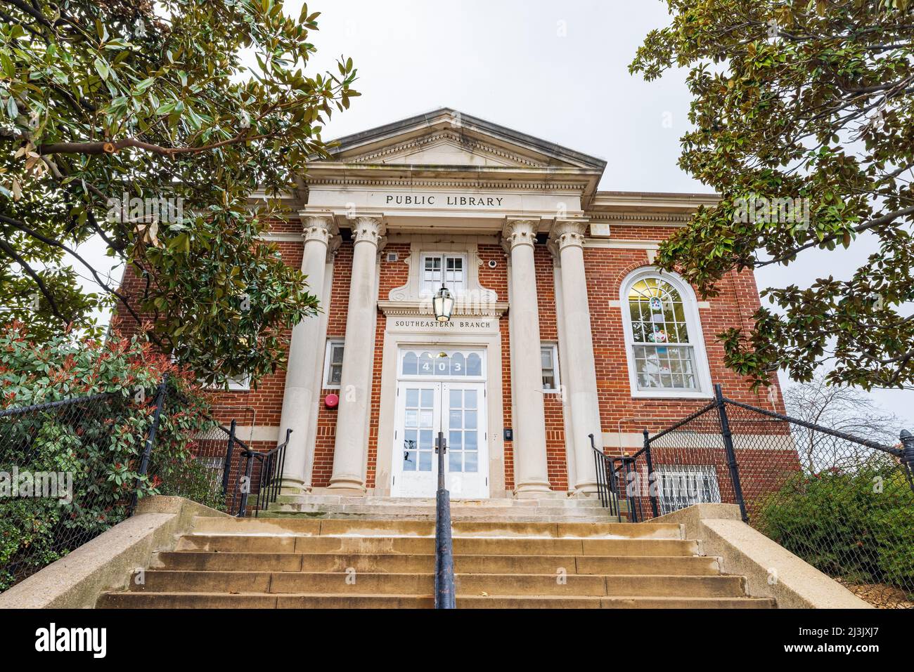 Neighborhood library hi-res stock photography and images - Alamy